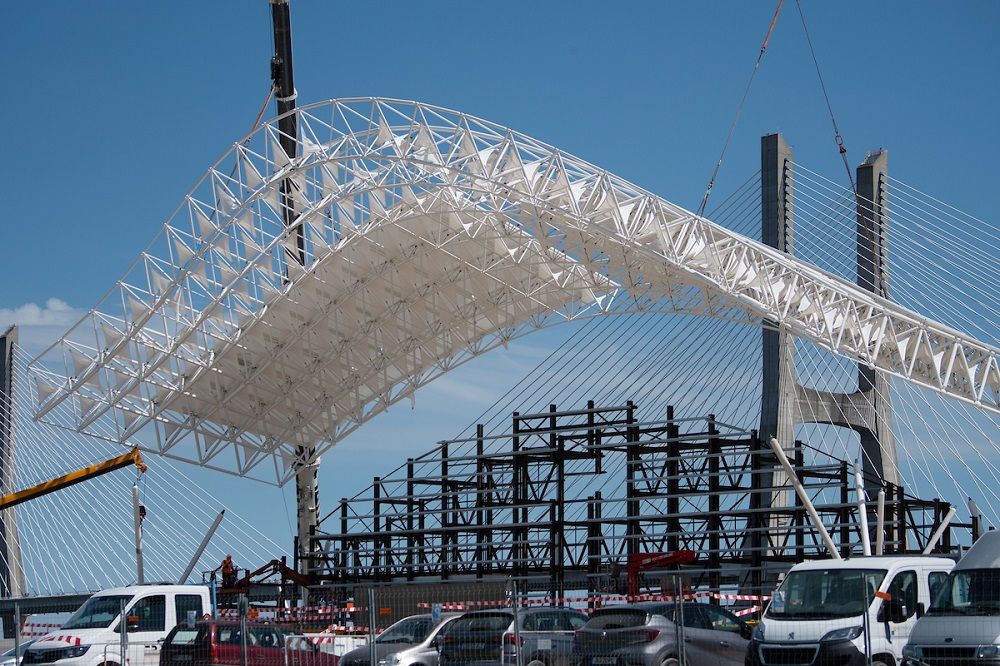 El escenario del Parque Tejo ya está cubierto - Espanhol